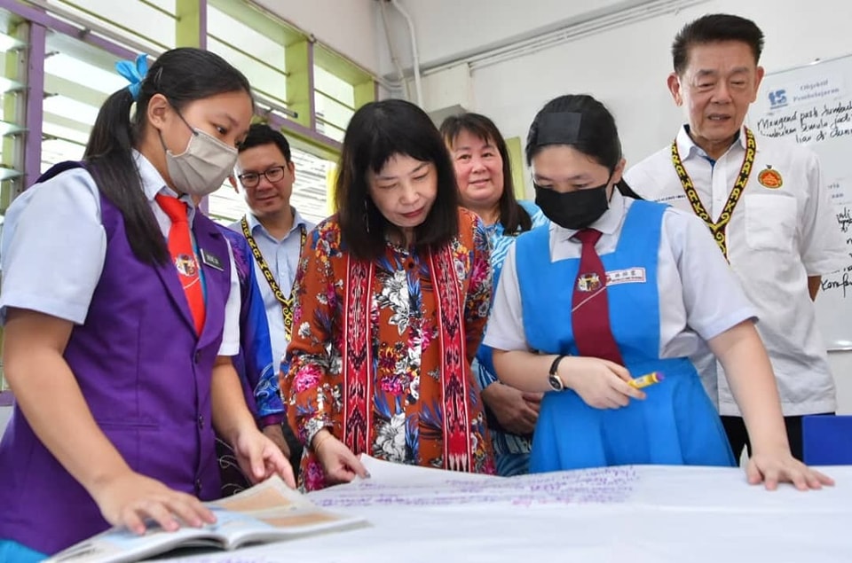 林慧英官访砂10天 总拨款234万予23校 - DAP