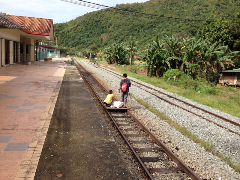 Kampung ‘keretapi’ Tenom, mencari jalan pulang… Oleh Wong Hong Jun ...