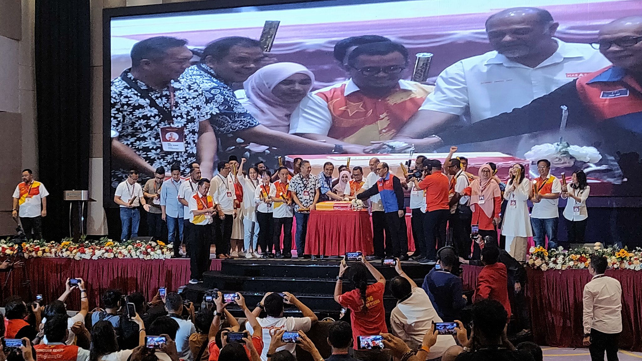 Prestasi cemerlang DAP undang pujian netizen