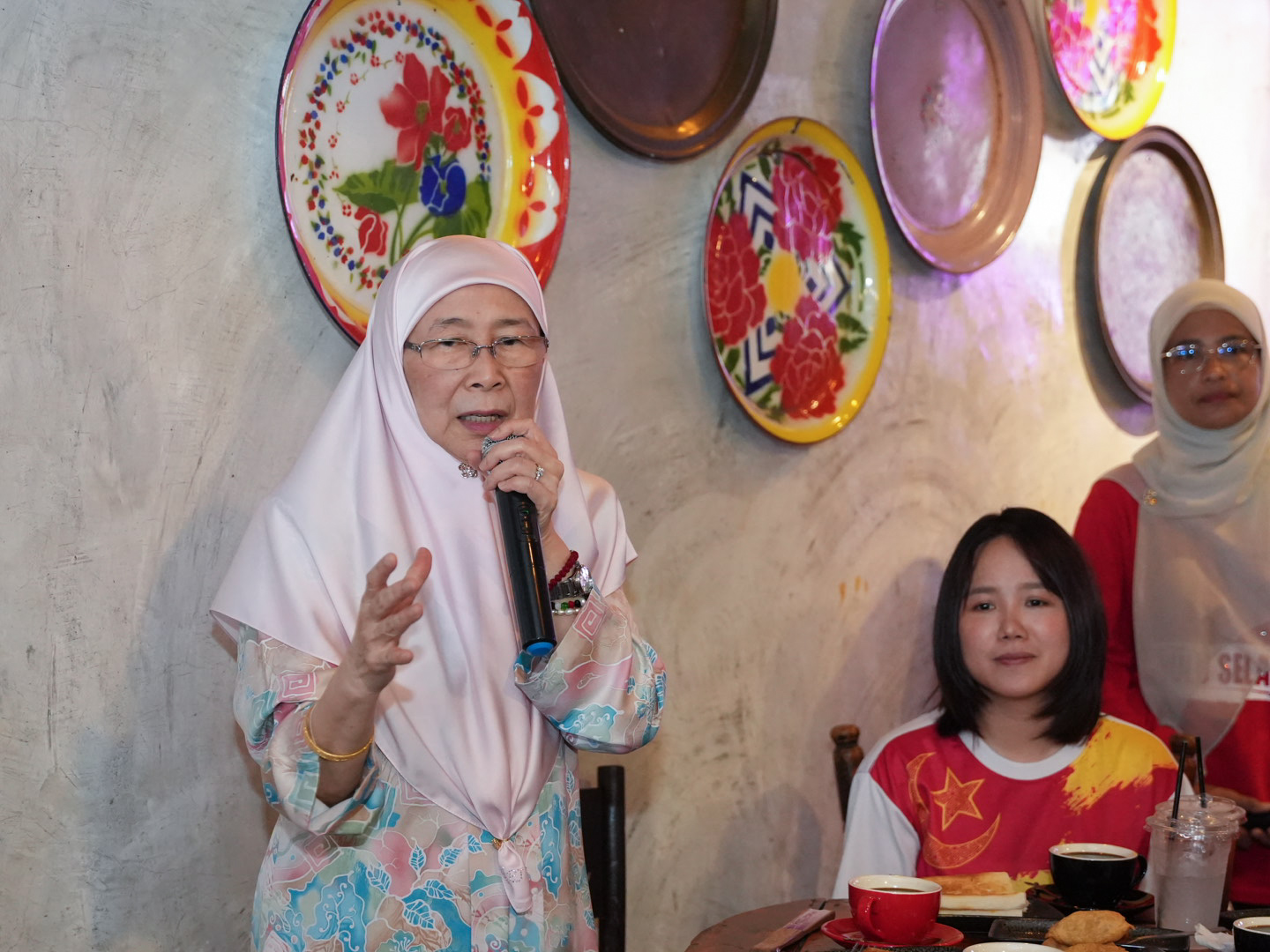 Kak Wan sempat hadir beri sokongan kepada calon nombor 2, Pang Sock Tao!