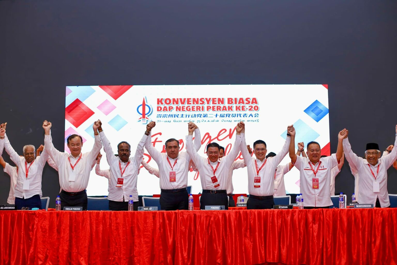 Pertama kali dalam sejarah, kesemua 15 calon pimpinan DAP Perak sapu ...